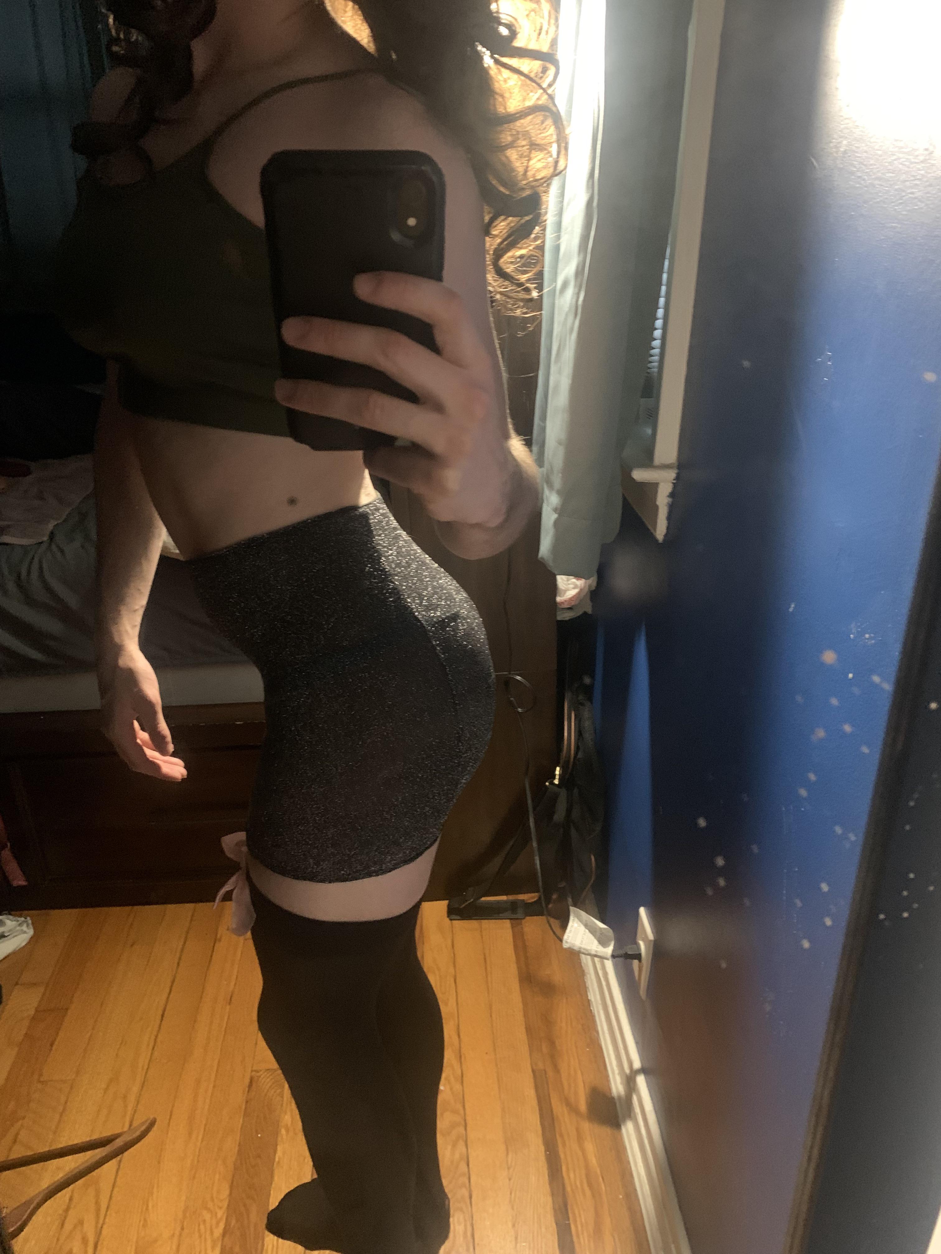 hmmm guess how many inches and win a surprise! | Scrolller