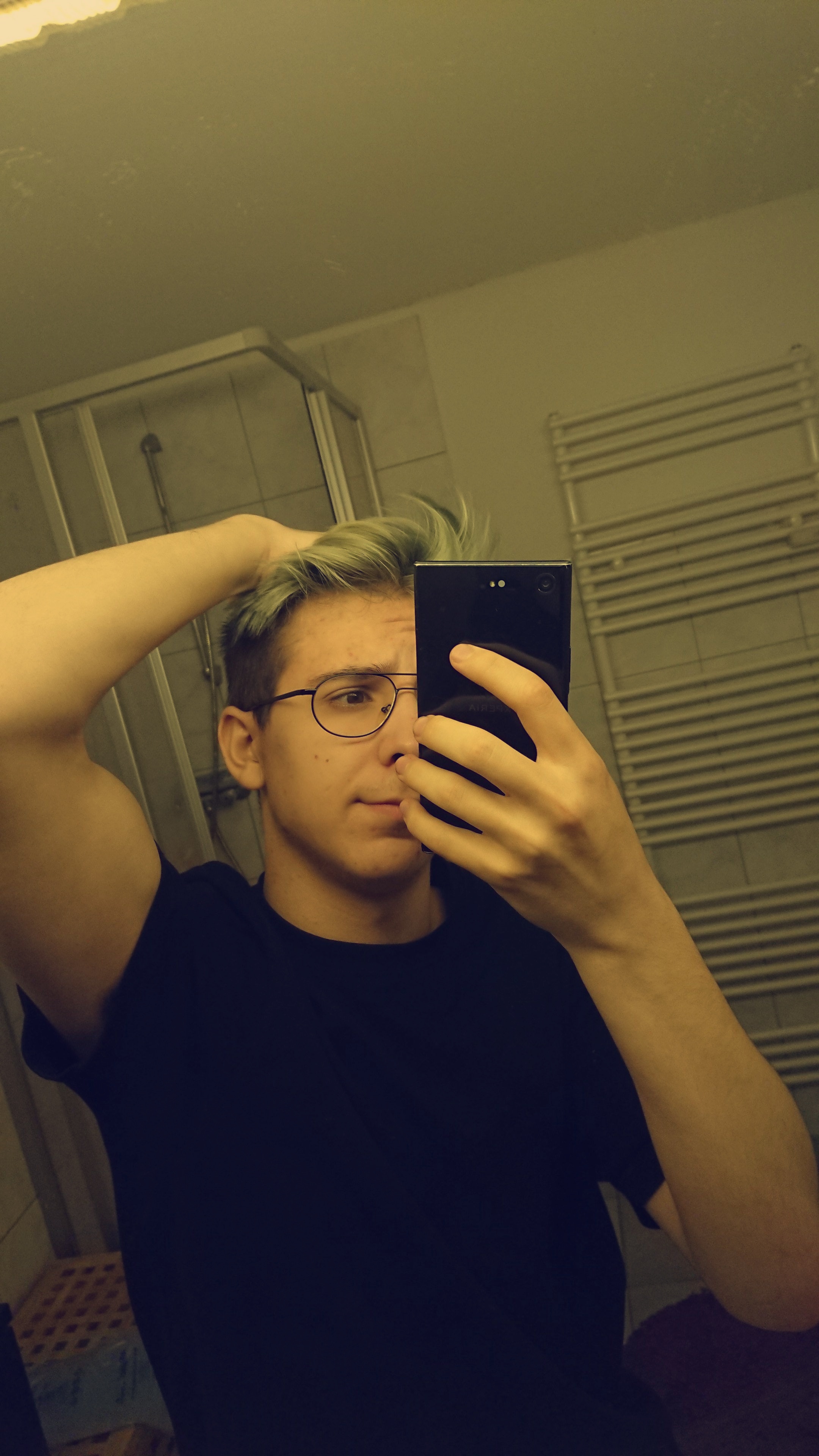 Hmu if u wanna play DBD or like anything else or also if u just wanna chat | Scrolller