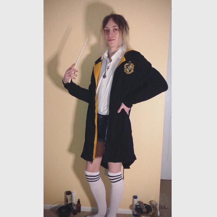 Hogwarts Casual💛🖤💛🖤 | Scrolller