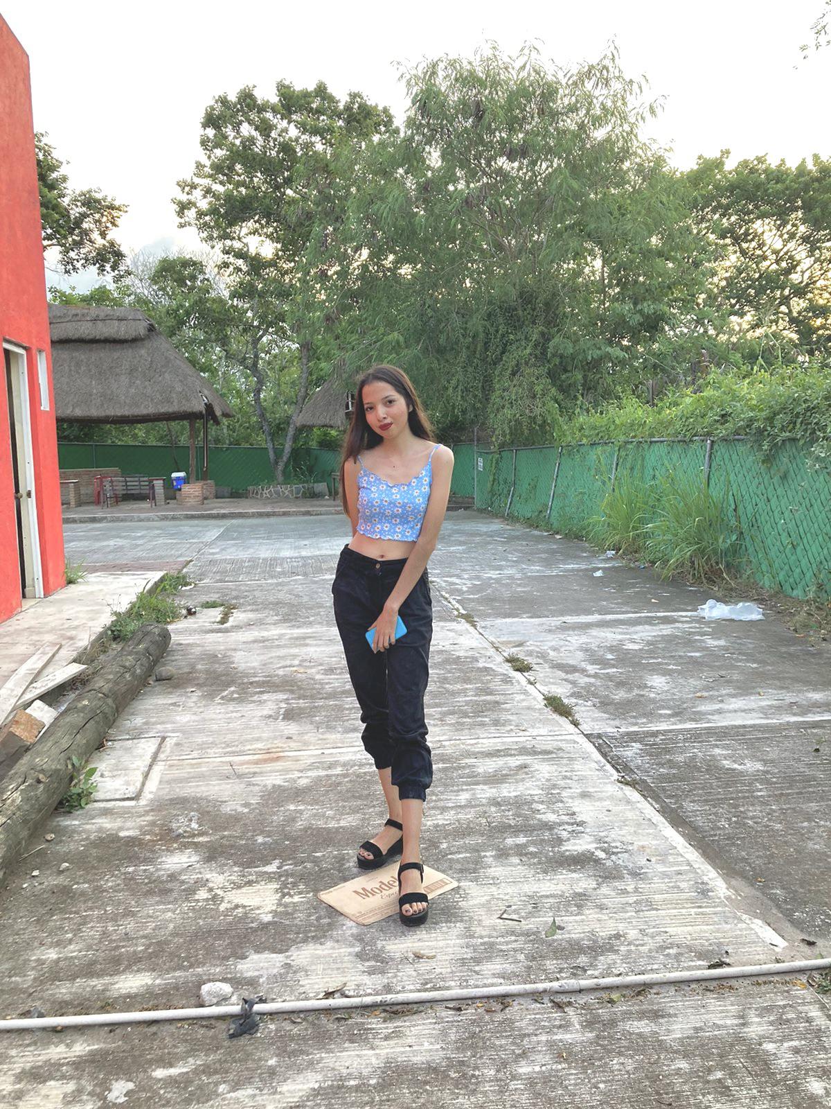 hola papi 🥵 | Scrolller