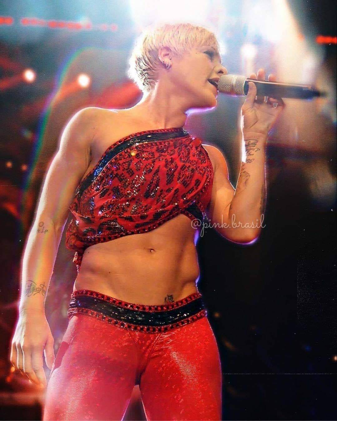 Holy hell, those abs! | Scrolller