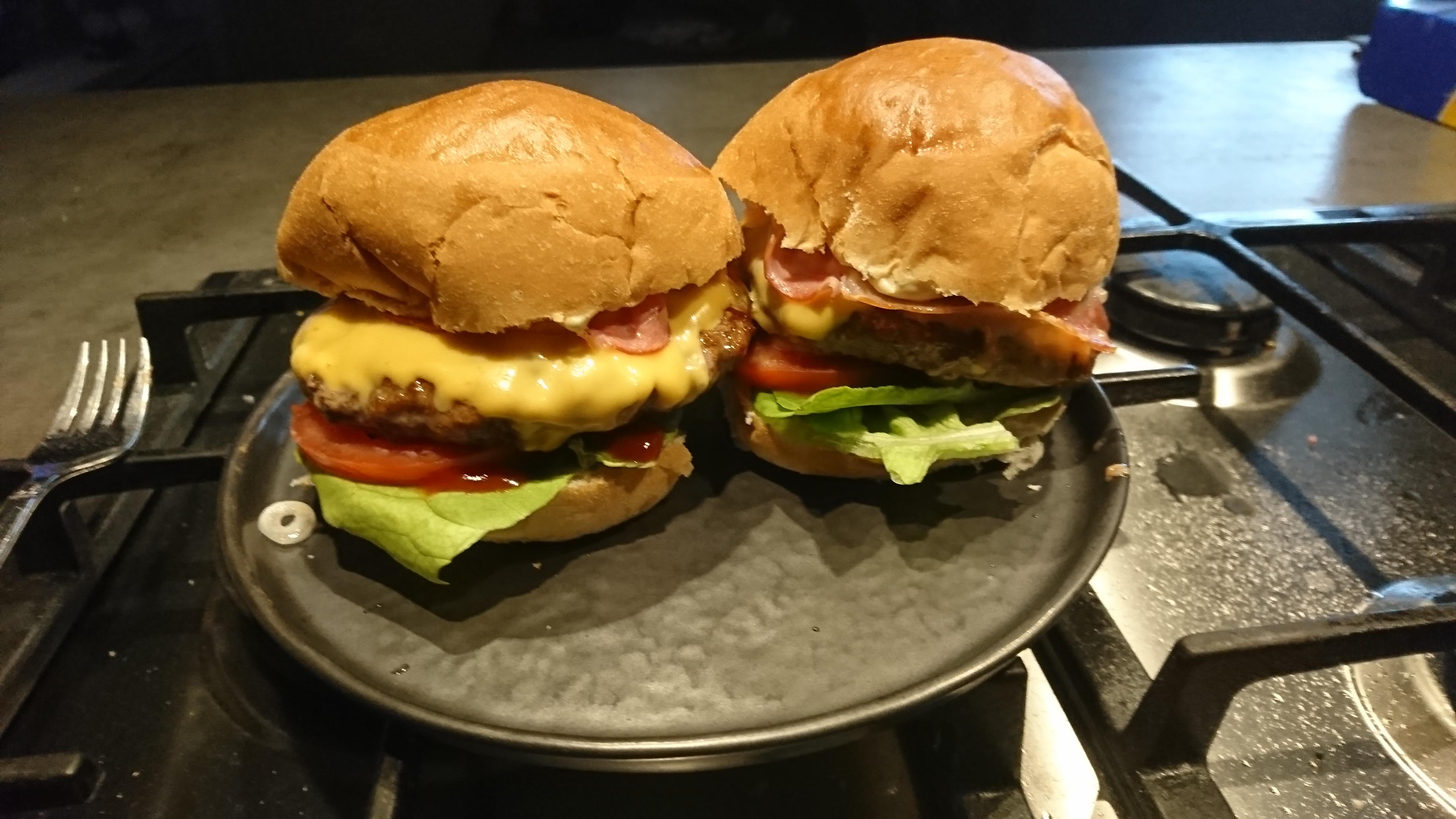 Homemade burger | Scrolller