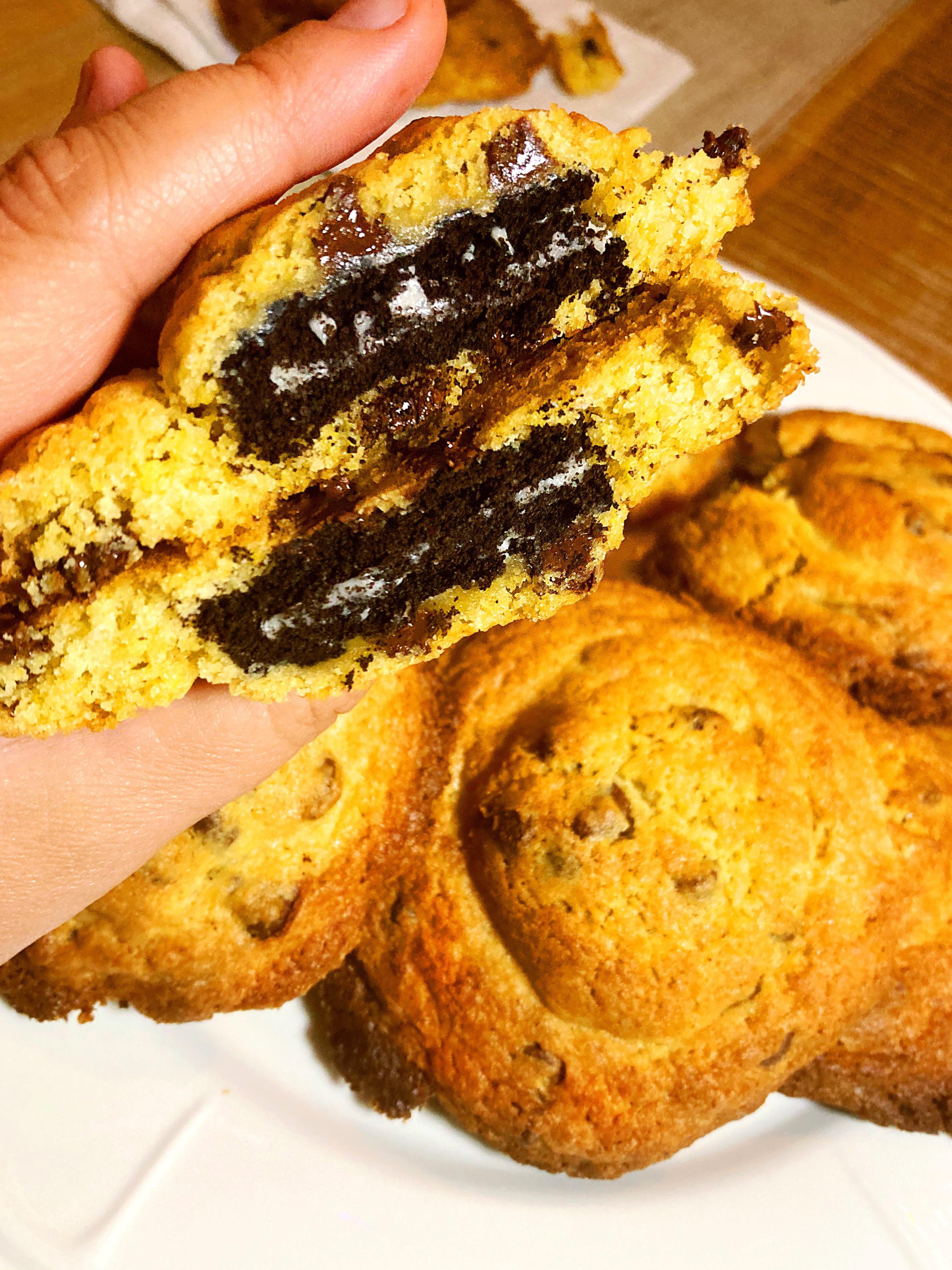 [homemade] chocolate chip & oreo cookies | Scrolller