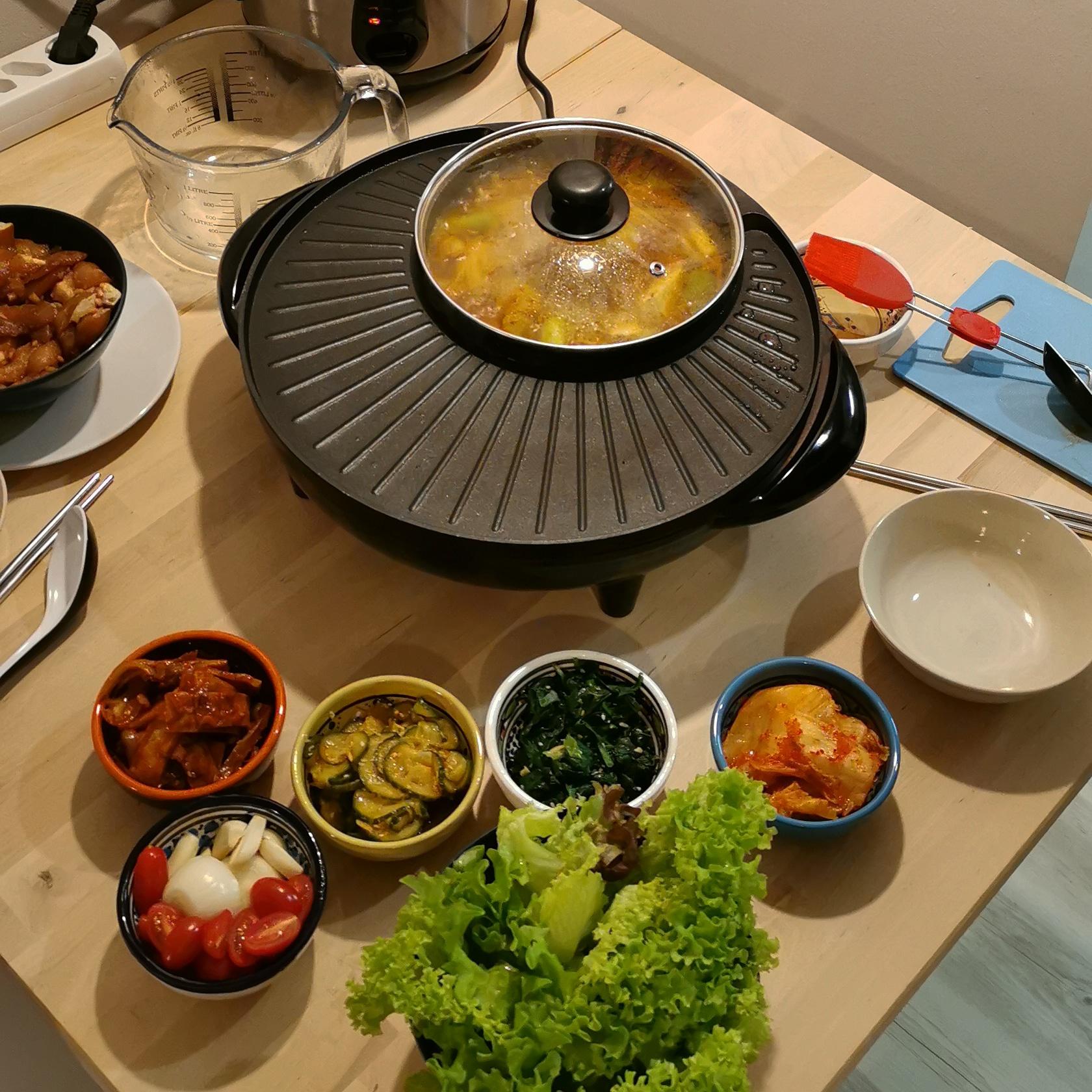 Homemade Mandu Jeongol + Banchan + Pork Bulgogi | Scrolller