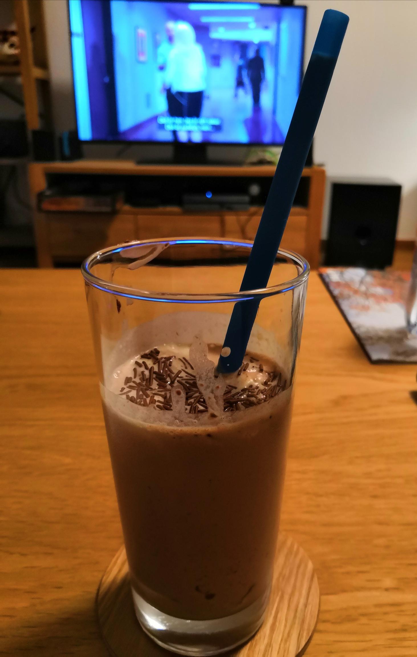 Homemade milkshake with minttu and nutella | Scrolller