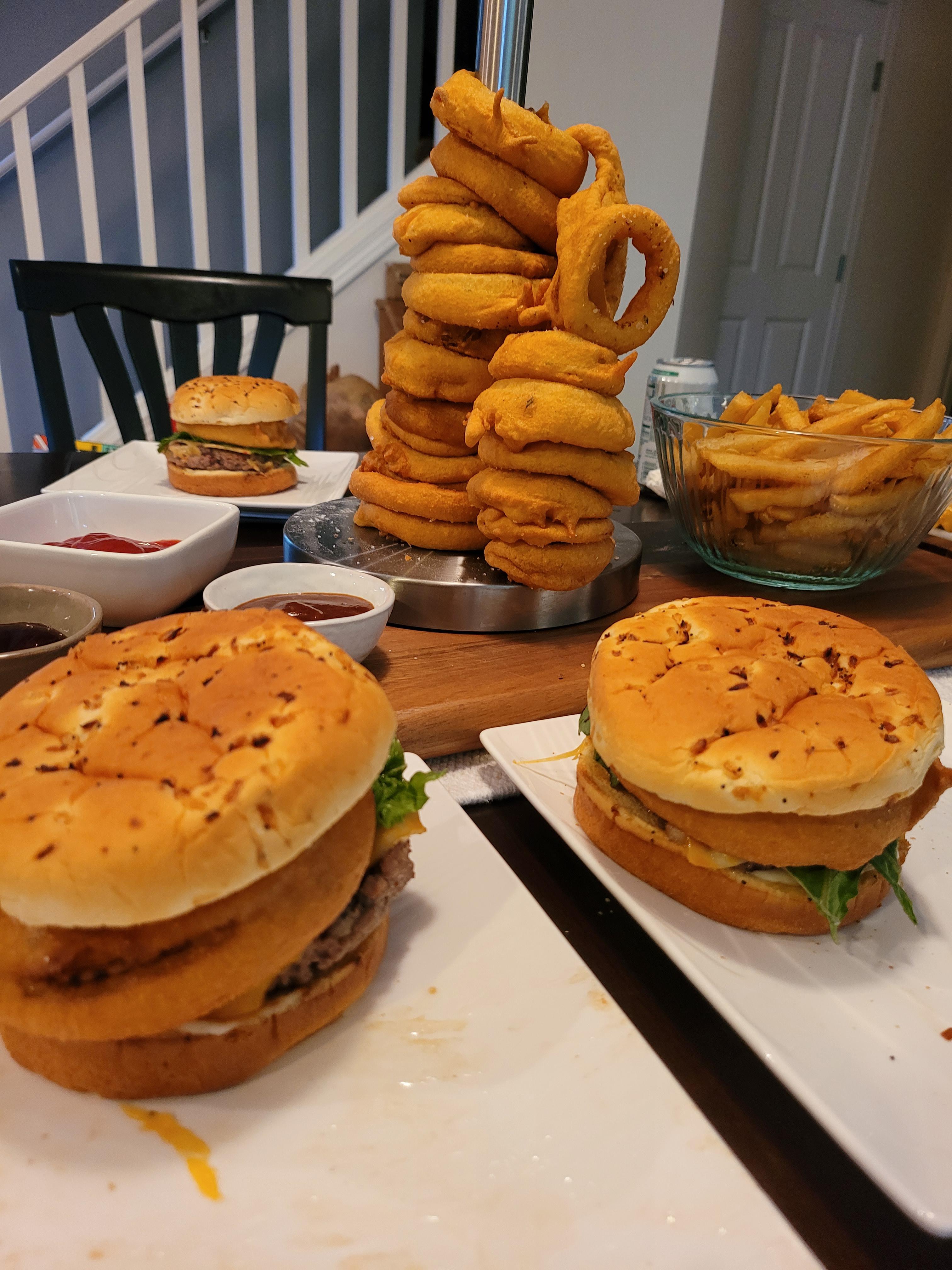 [Homemade] Onion Ring Around the Rosemary burgers, with a ring stack worthy of Red Robin ...