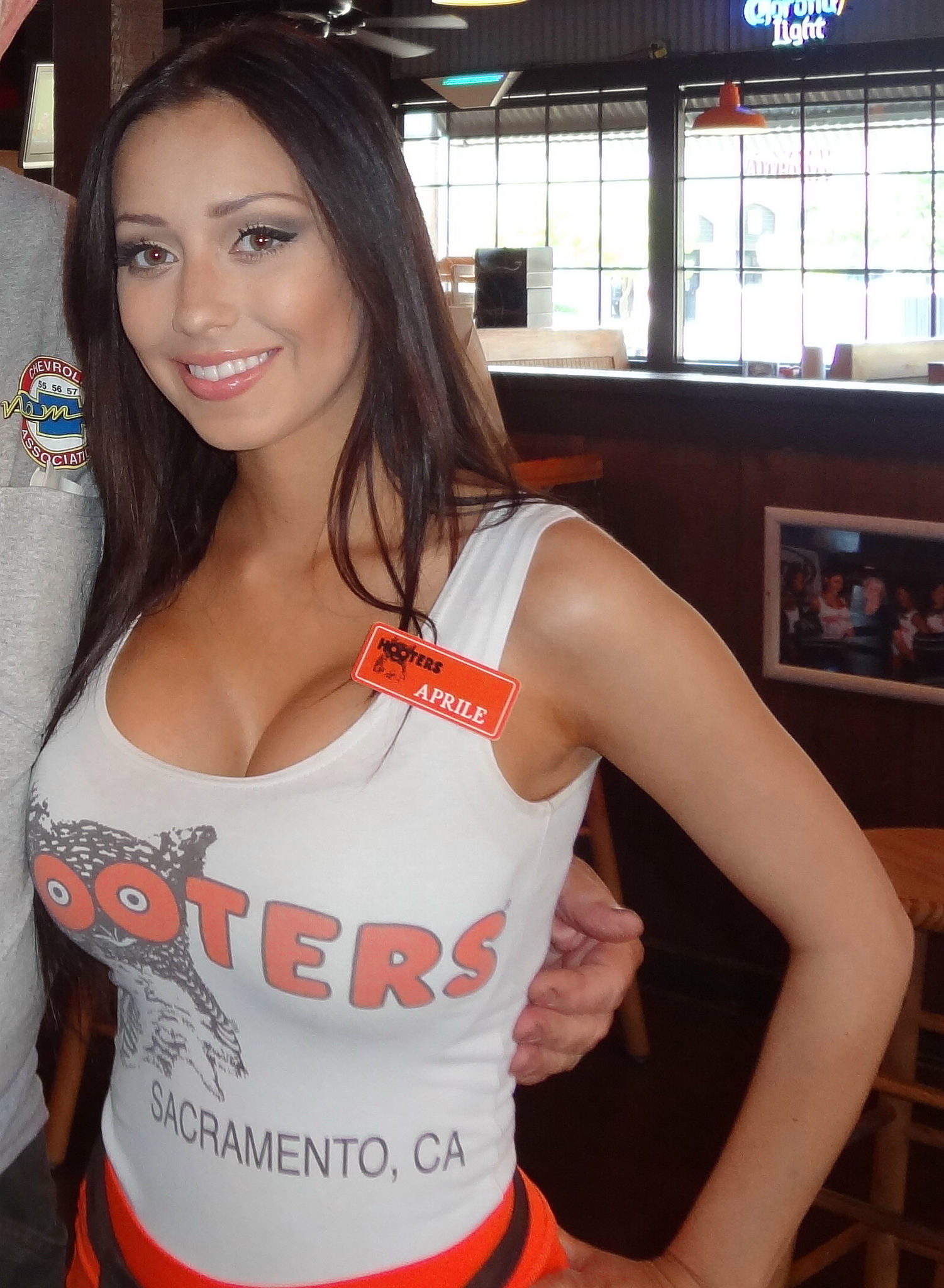 Hooters | Scrolller