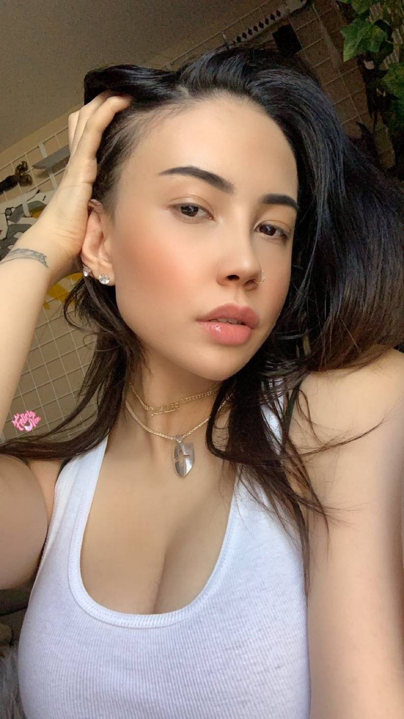 Felicia Vox | Scrolller