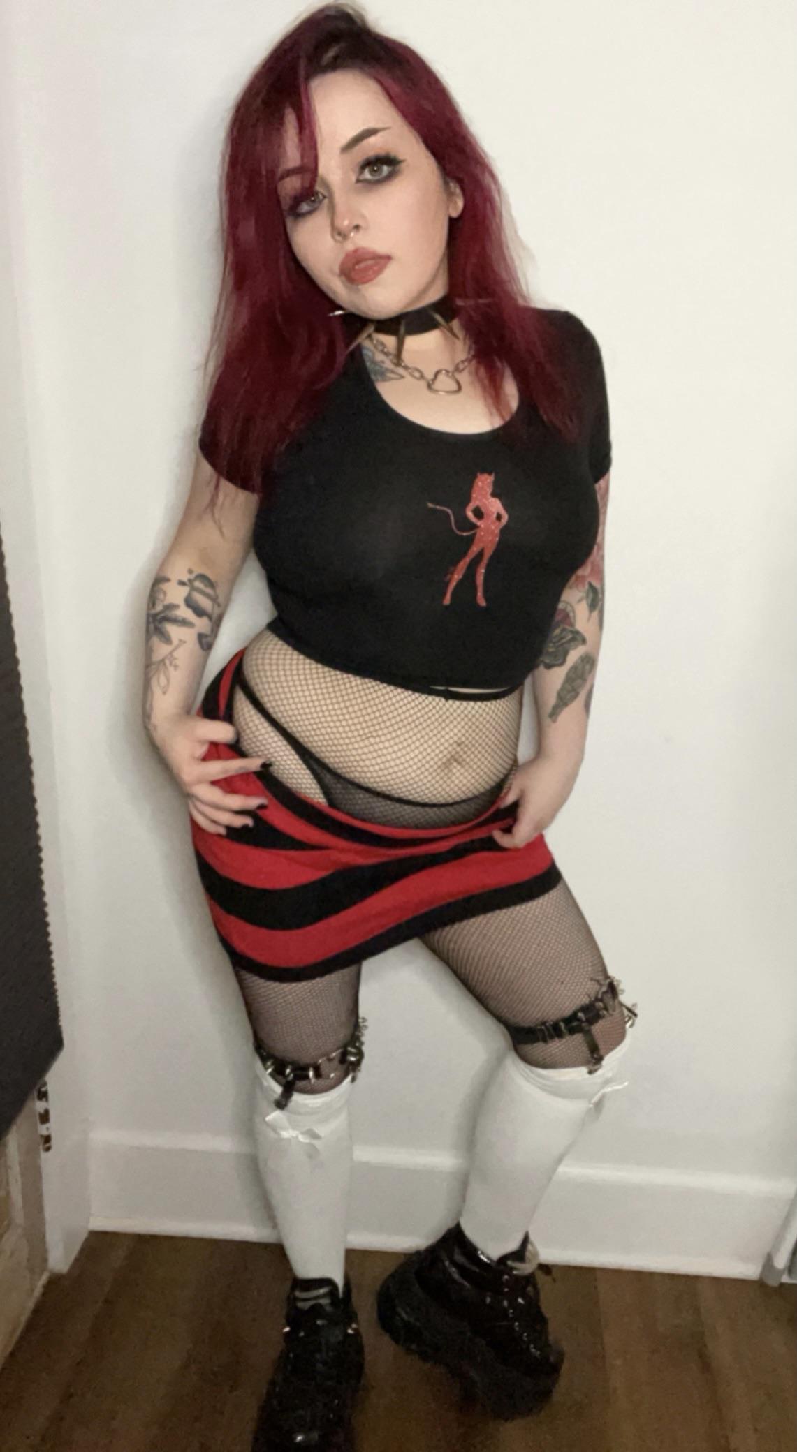 hope you like a curvy lil tease like me? | Scrolller