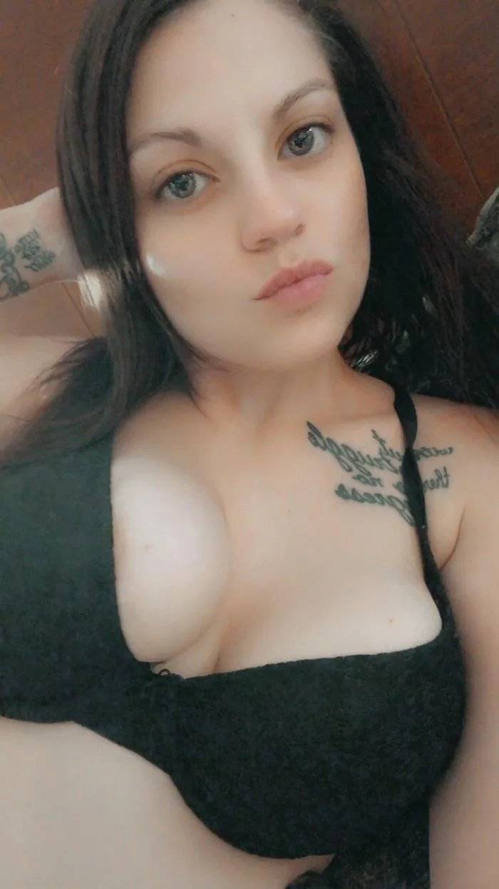 Hot babe | Scrolller