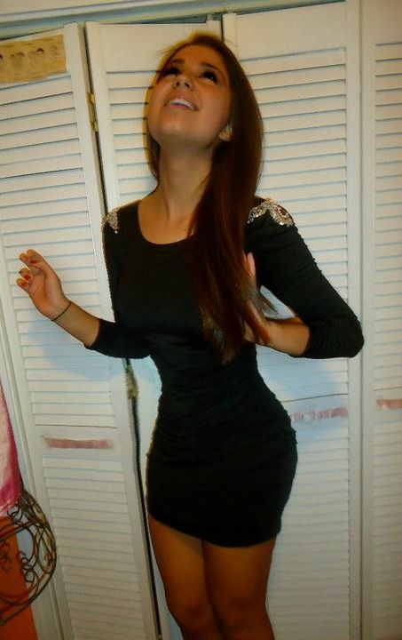 Hot Chick In Black | Scrolller