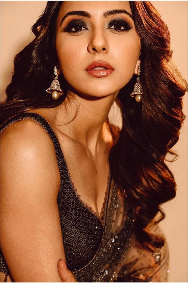 Hot cleavage and lusty face of Rakul Preet Singh | Scrolller