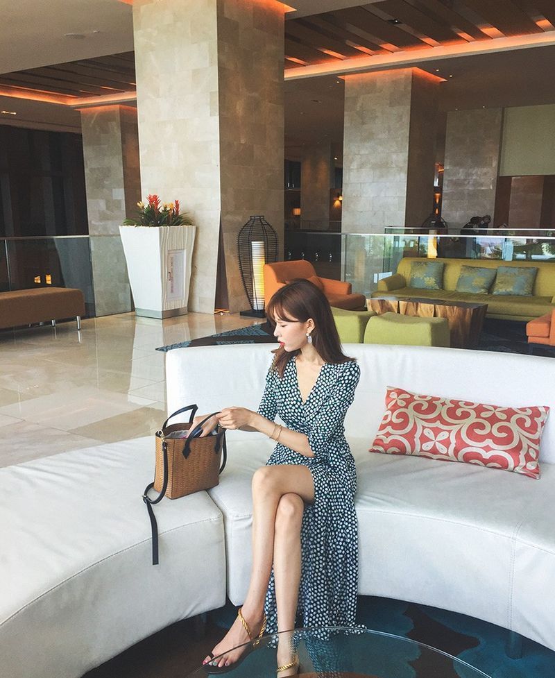 Hot Korean Babe Scrolller