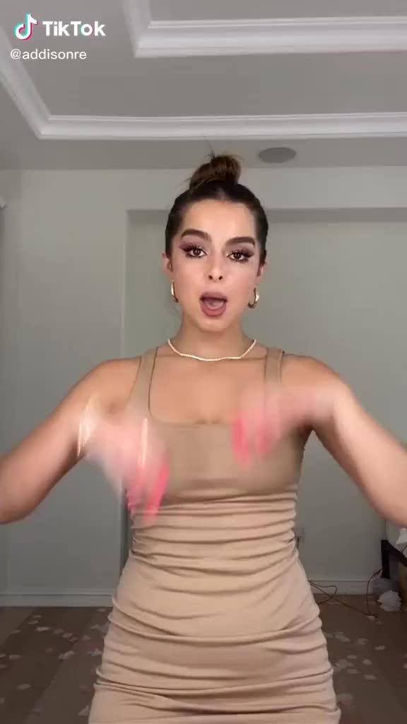 hot moves | Scrolller