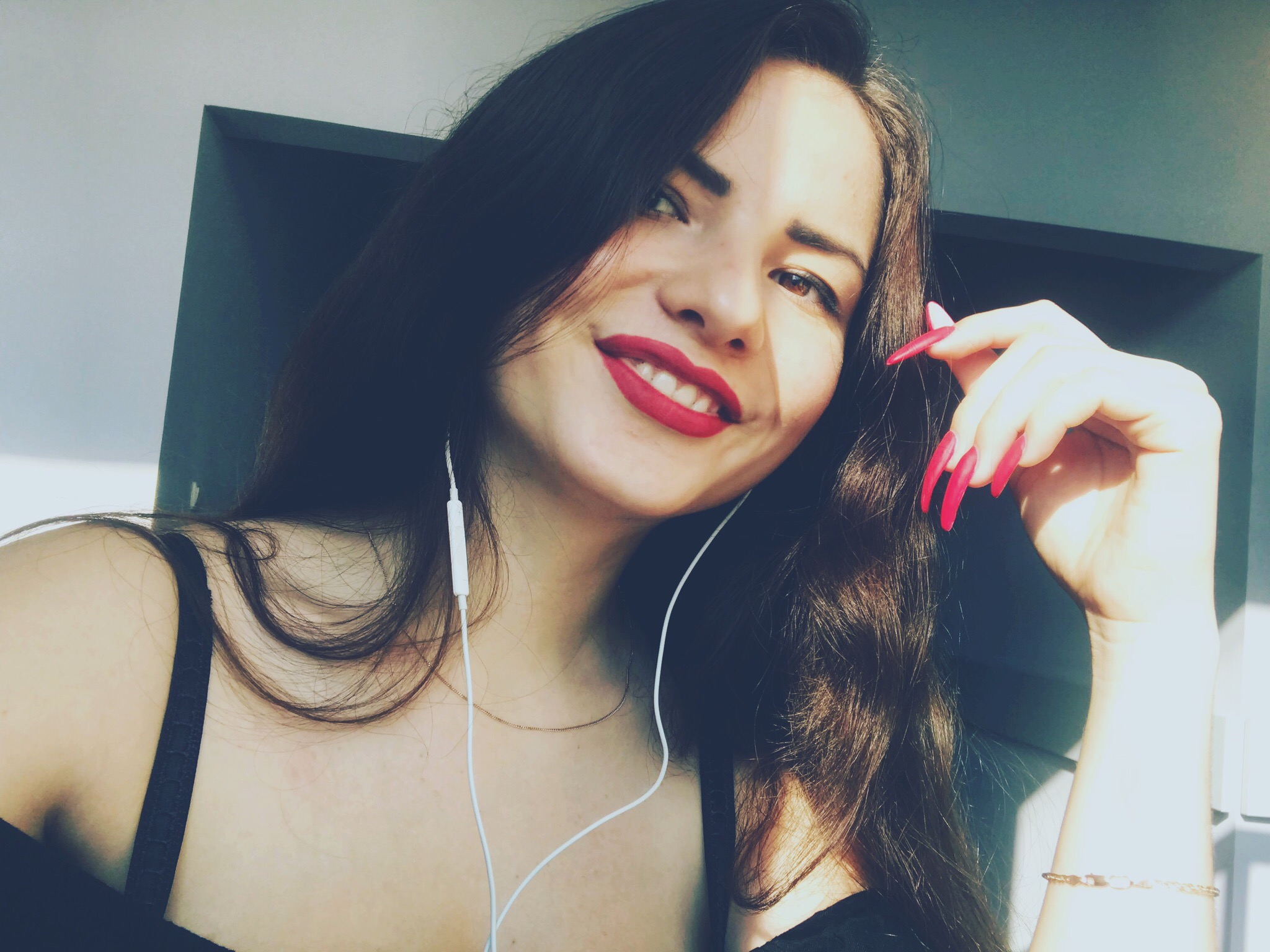 Hot Nails | Scrolller