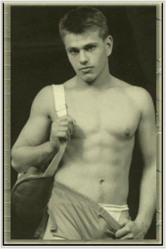 Hot pose! | Scrolller