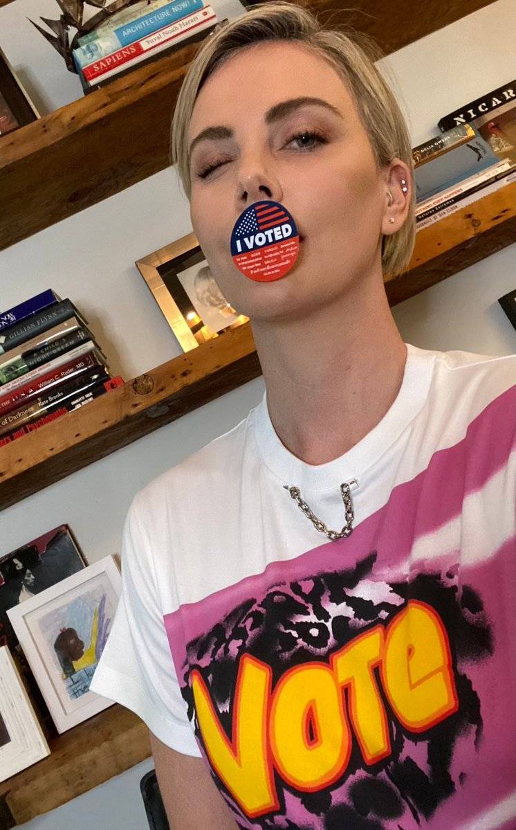 Hot voter | Scrolller