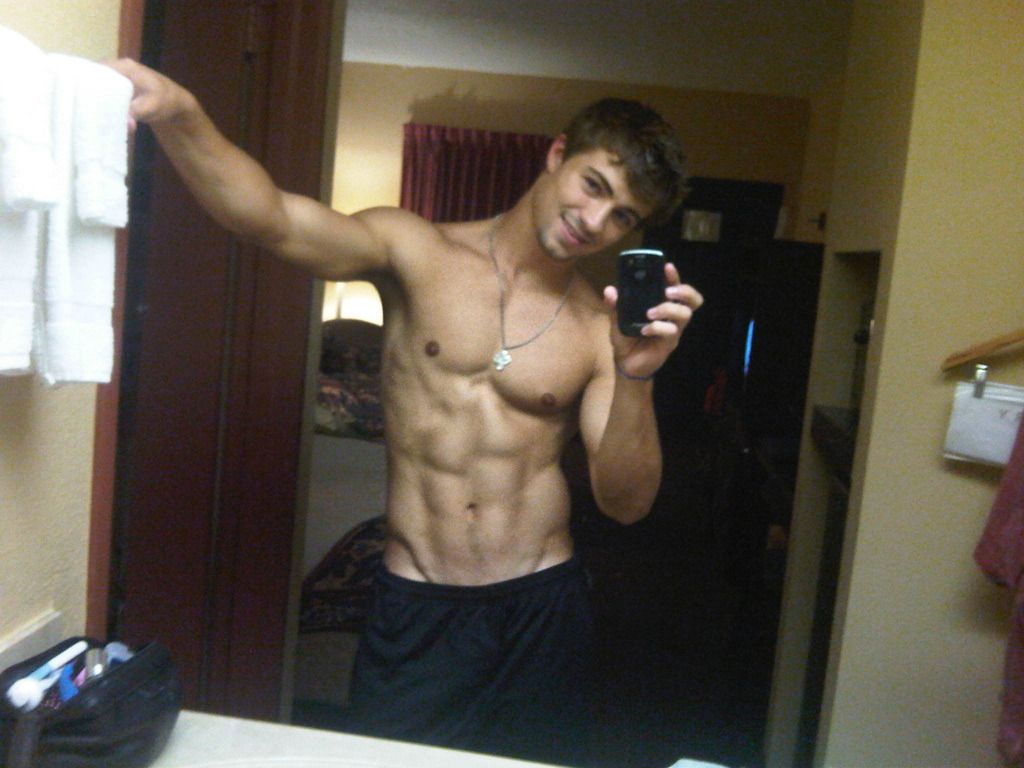 Hotel Selfie | Scrolller