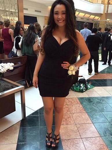 Hourglass figure prom queen | Scrolller