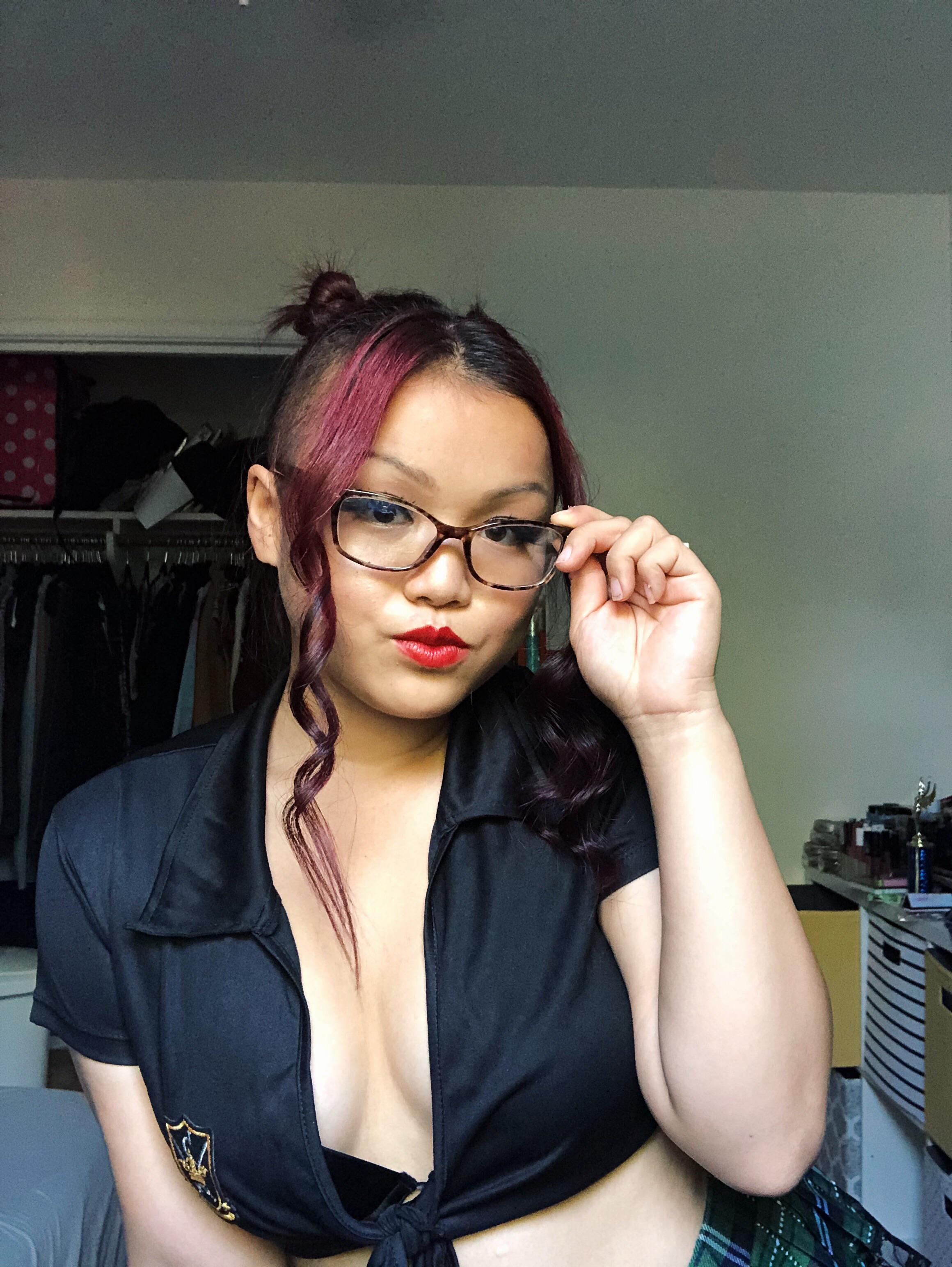 how about you teach me a lesson 😏 | Scrolller