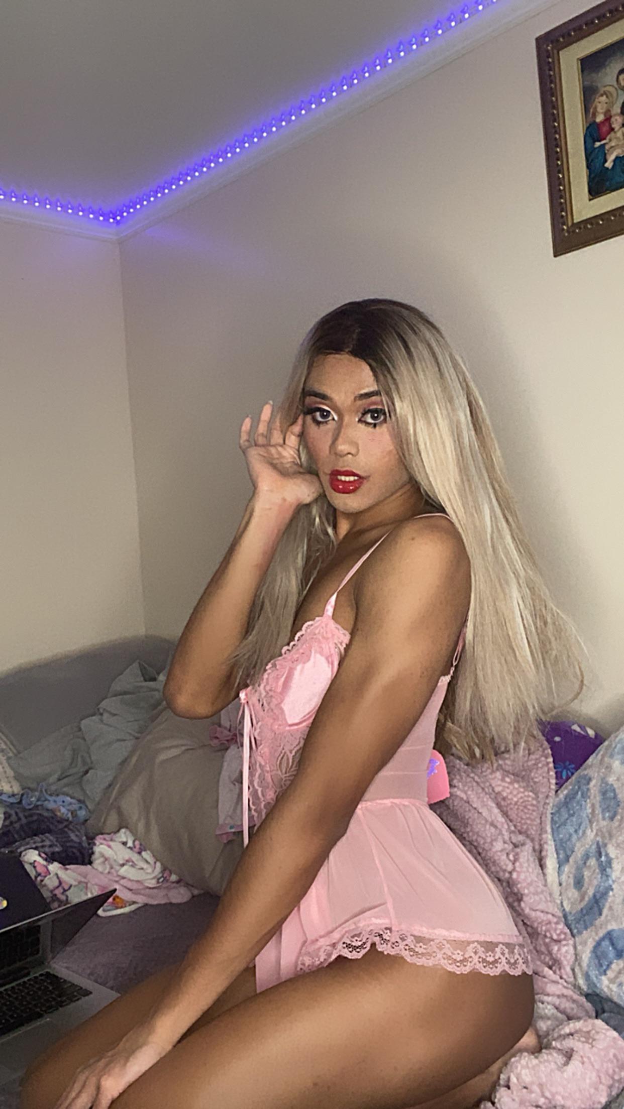 How bizarre :3 | Scrolller