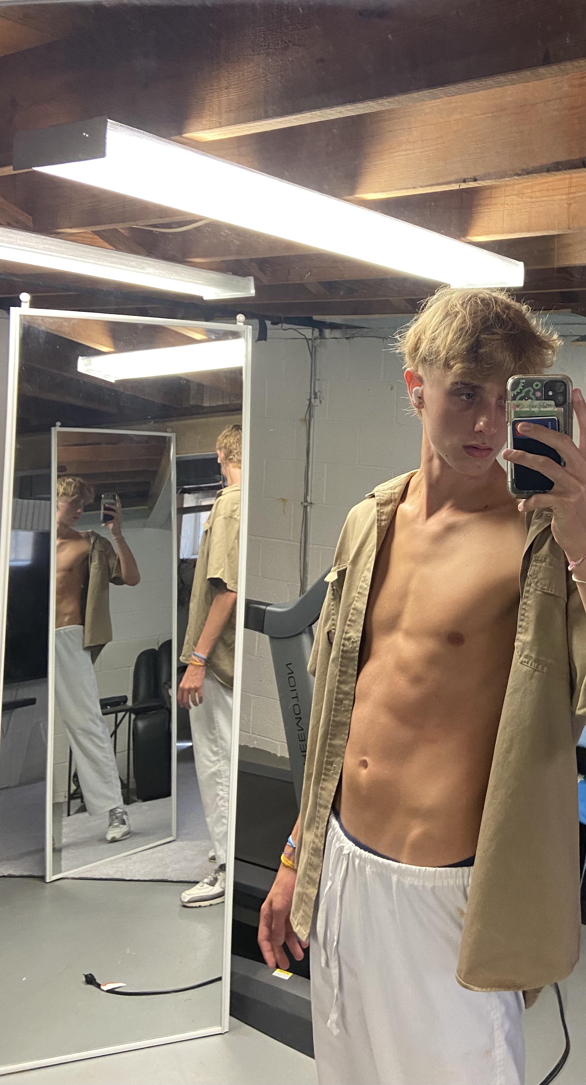 How cute am I on a scale from 1-10 | Scrolller