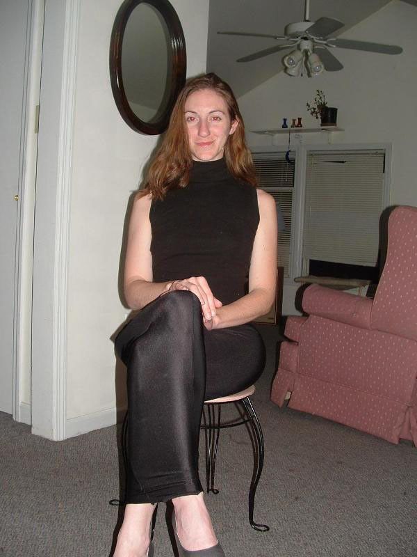 How did she cross her legs? | Scrolller