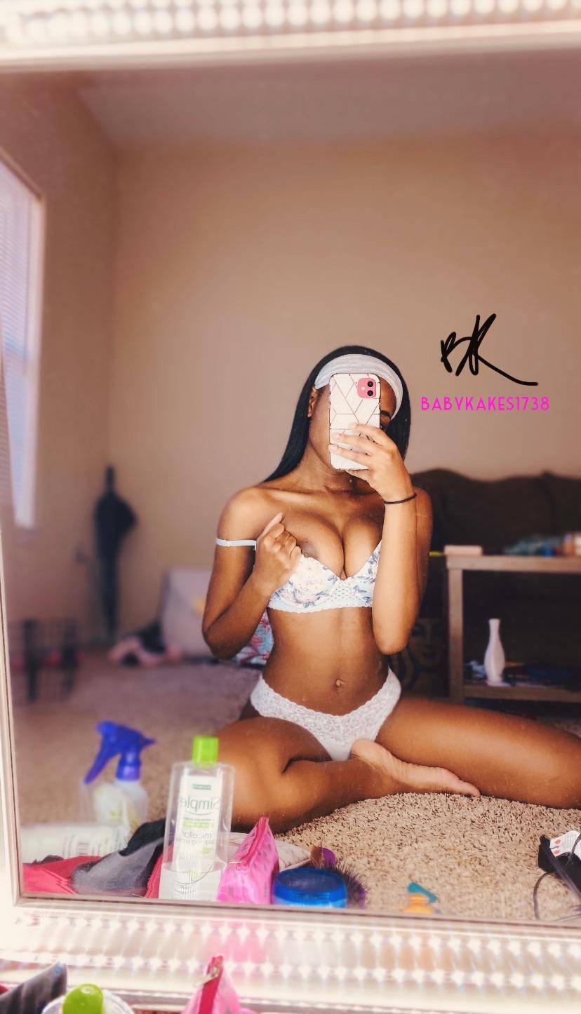 how do we feel about an itty bitty waist and big tits?? 💦🥰 | Scrolller