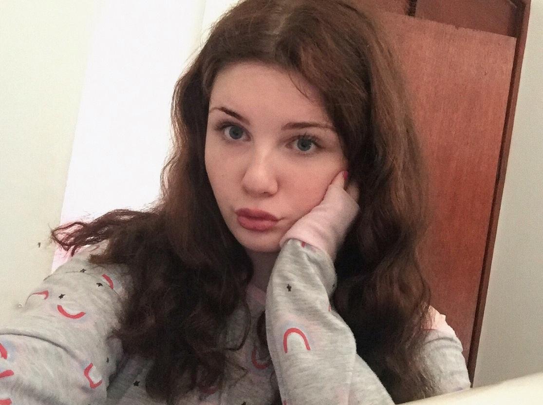 HOW IS SHE REAL!?! | Scrolller