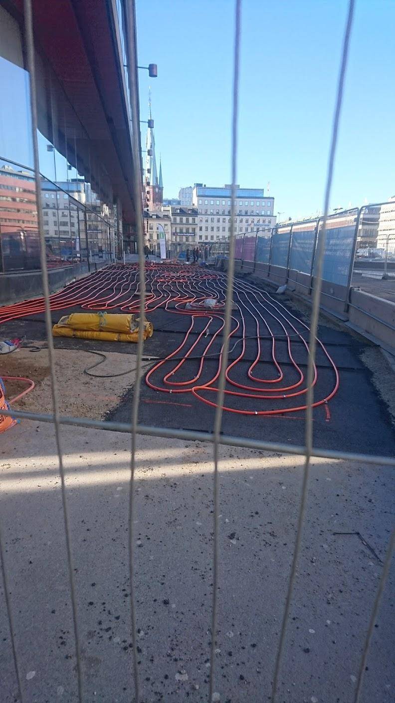 How they keep pedestrian streets from freezing over in winter. | Scrolller