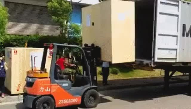 How to load a crate | Scrolller