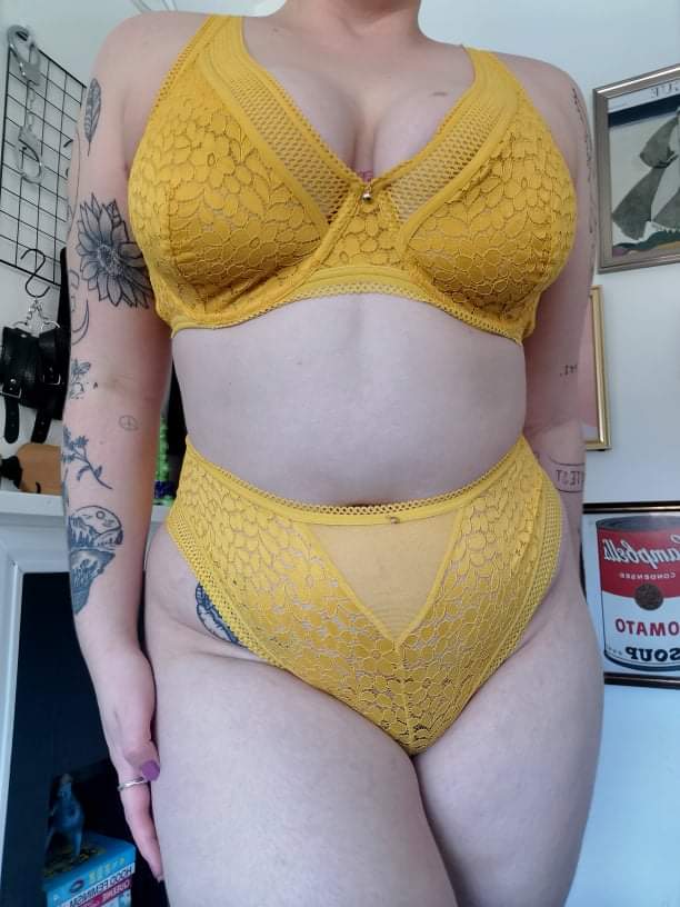 How'd I look in yellow? | Scrolller