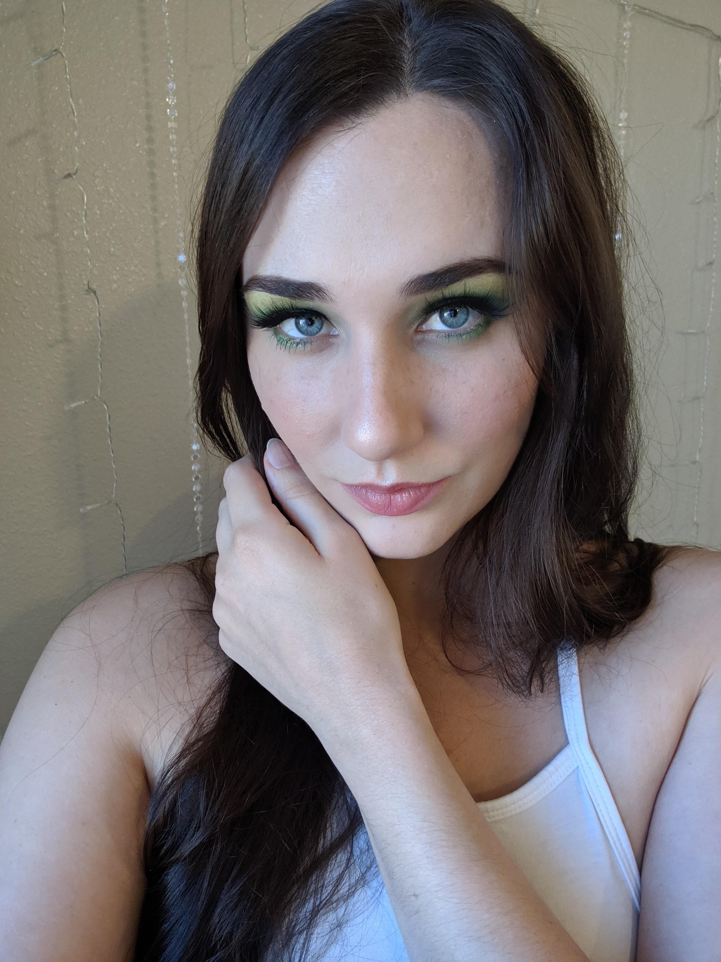 Hullo!! It appears I do indeed have a face so what a perfect thread to post in! | Scrolller