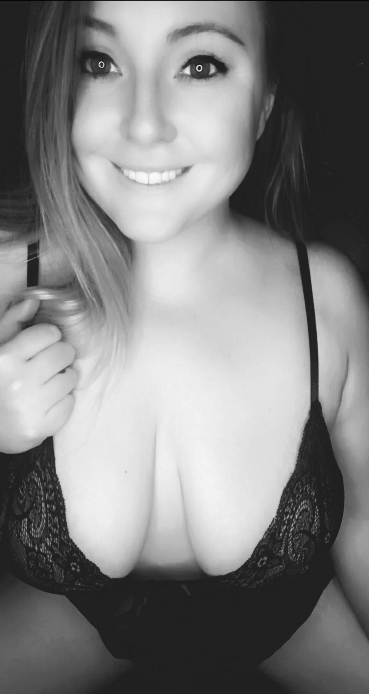 Hump day 🖤 | Scrolller