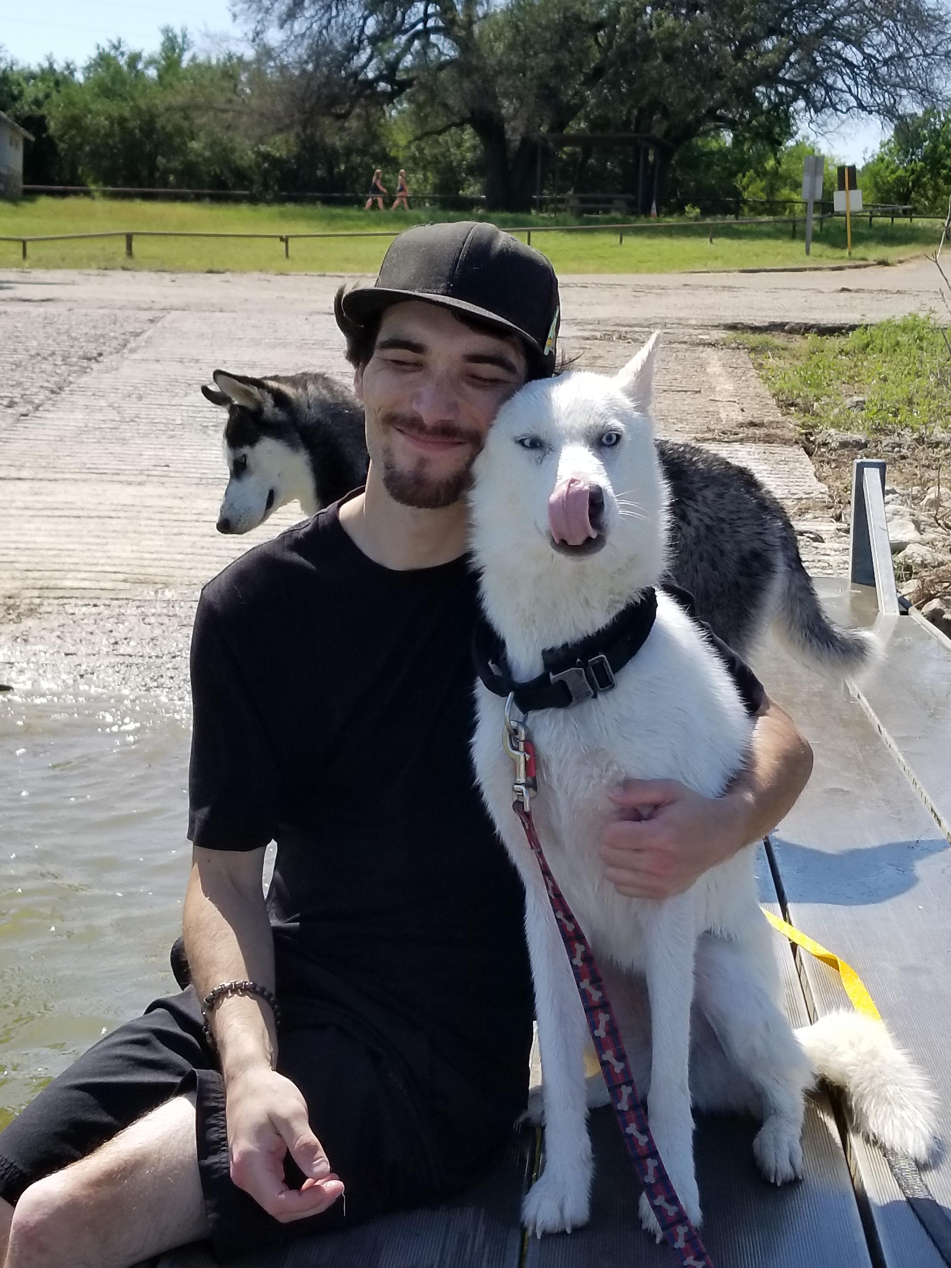 Husky love | Scrolller