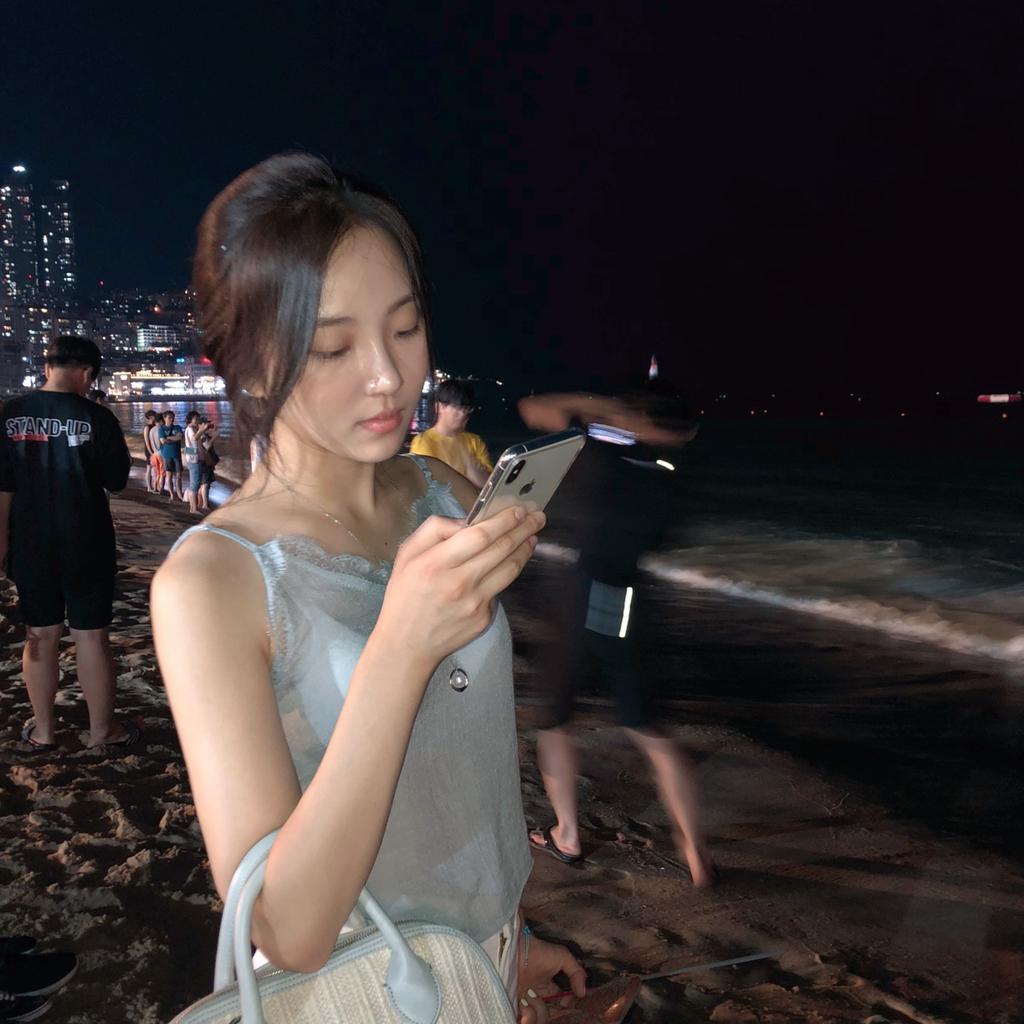 Hyeseong at the beach | Scrolller