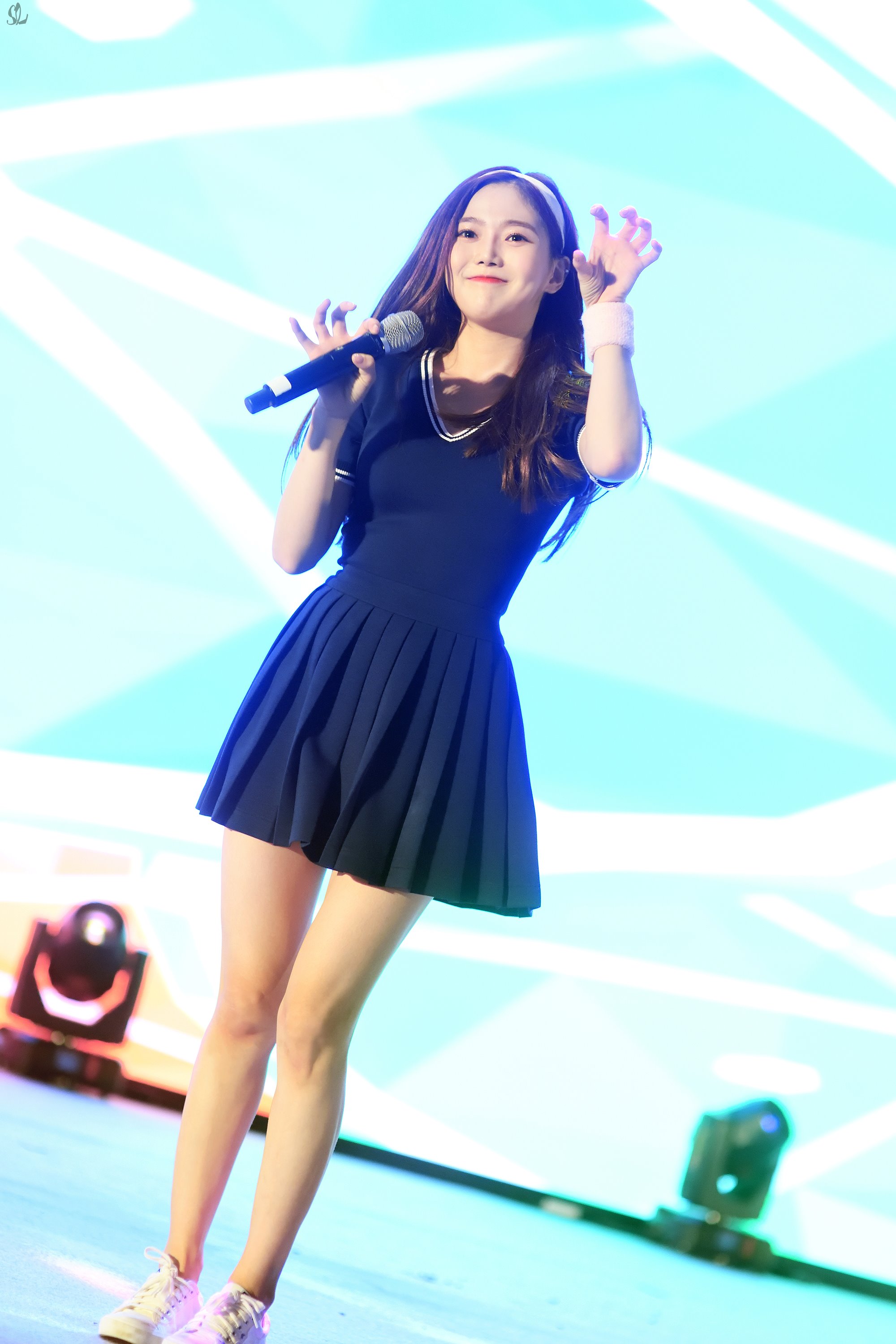 Hyojung Grrr | Scrolller