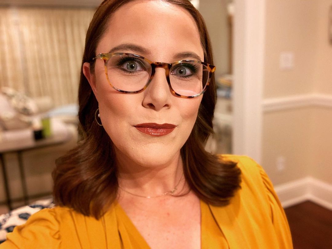 I bet S.E. Cupp gives incredible head | Scrolller