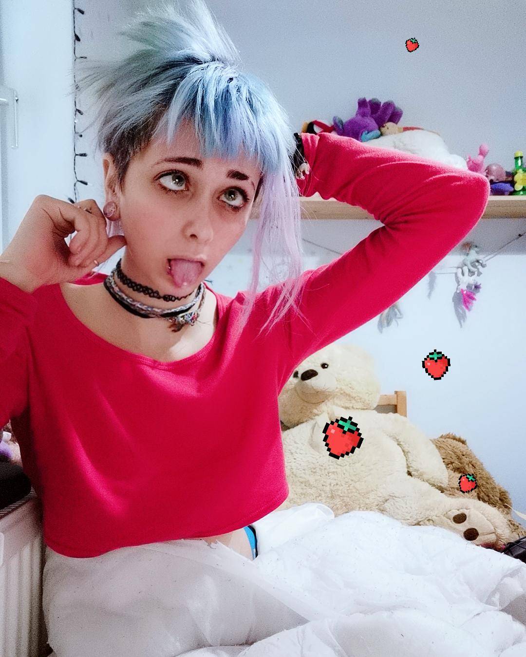 I can be your bed bug~ 🐞🐛 | Scrolller