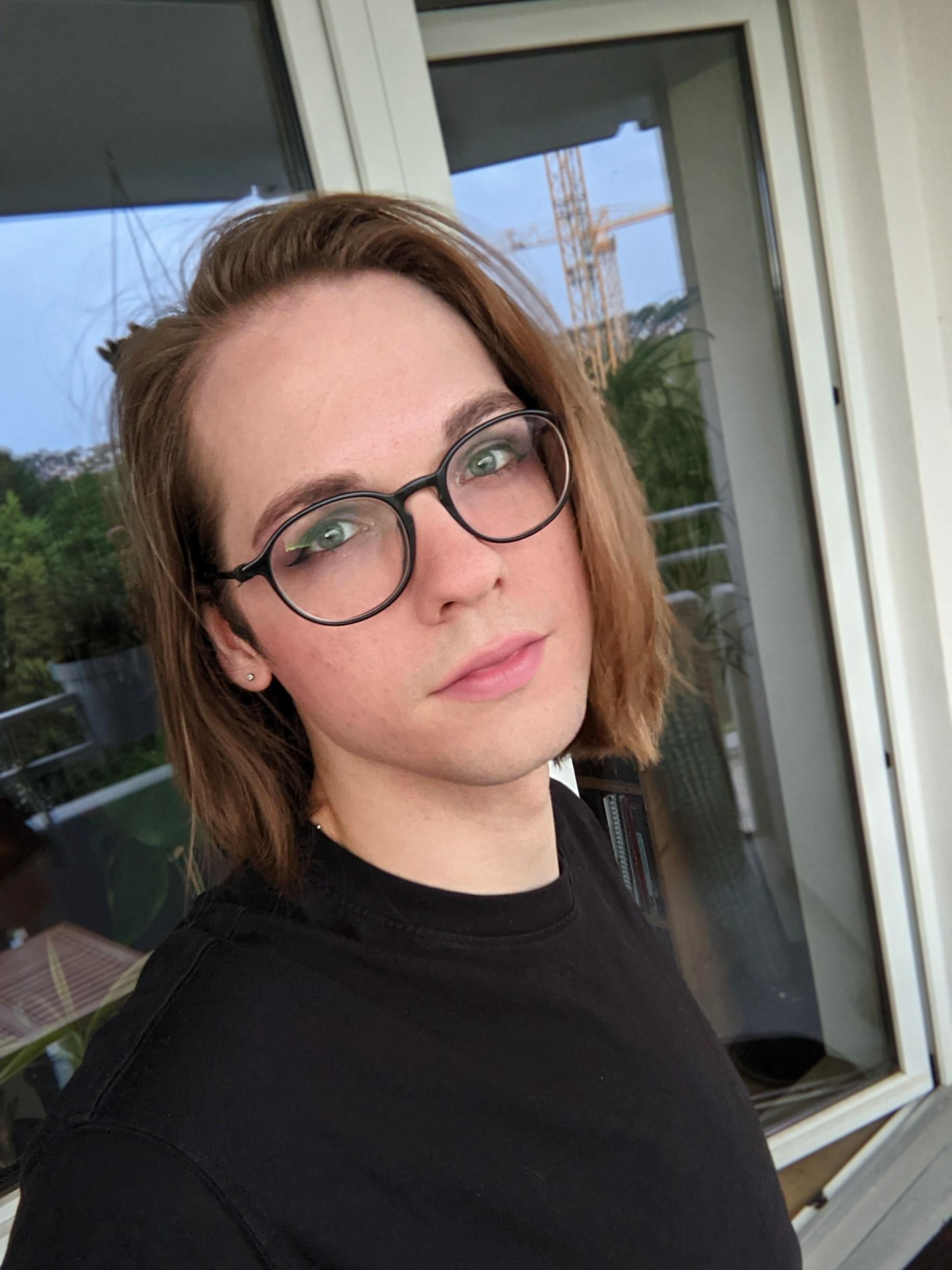 I can't tell how fem I look.. First time complete make-up. Very basic ...