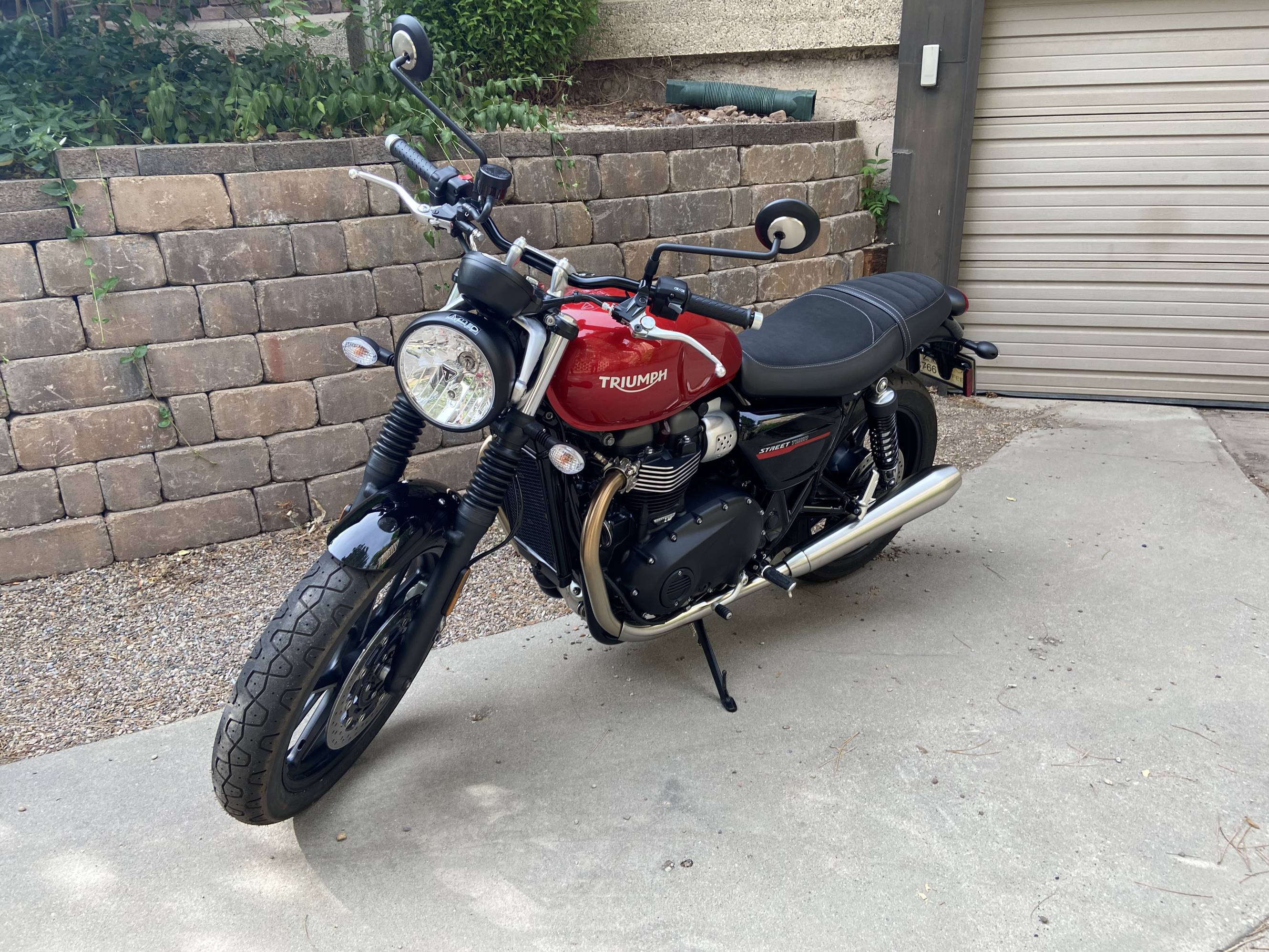 I finally pulled the trigger on a 2019 Street Twin and I love it! Already want to mod it. What ...