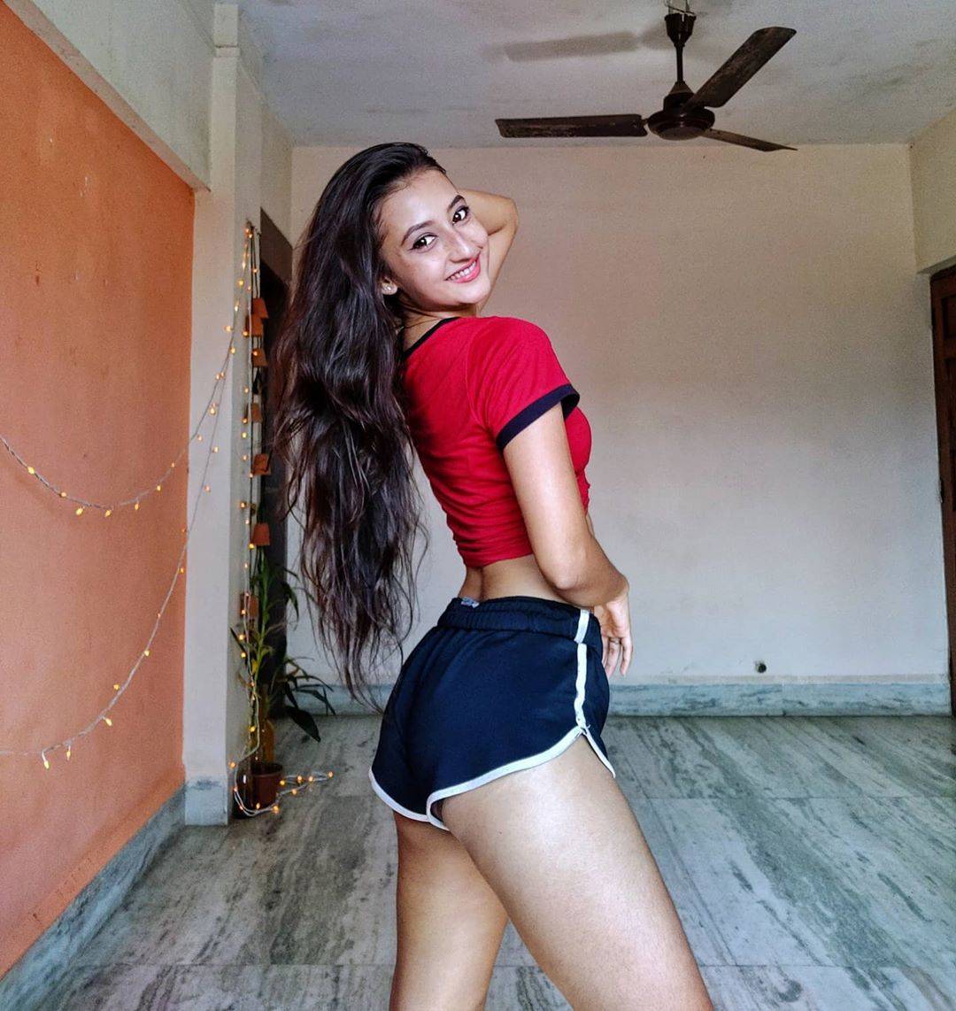 🍑🔥🤤 I Find Her The Hottest Those Lips Booty Hair That Body