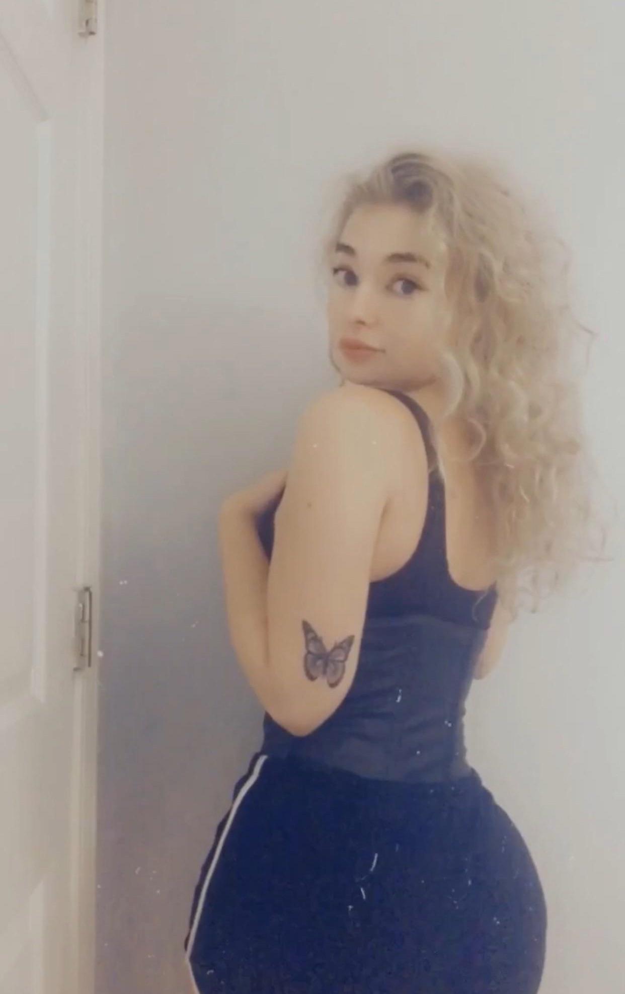 I get so pale in the Winter lol ️ | Scrolller