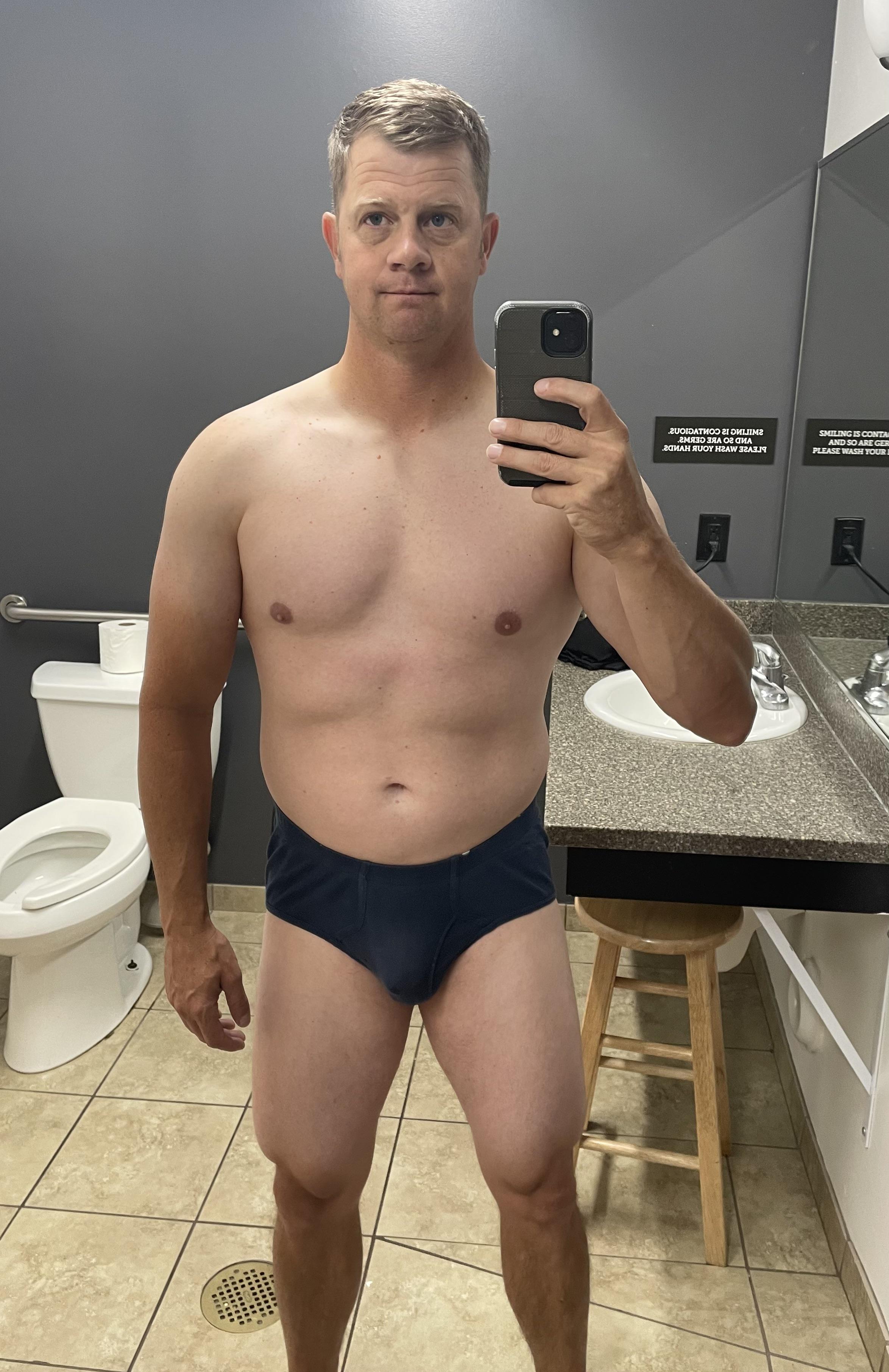 42M. Dad bod ISO mom bod. | Scrolller