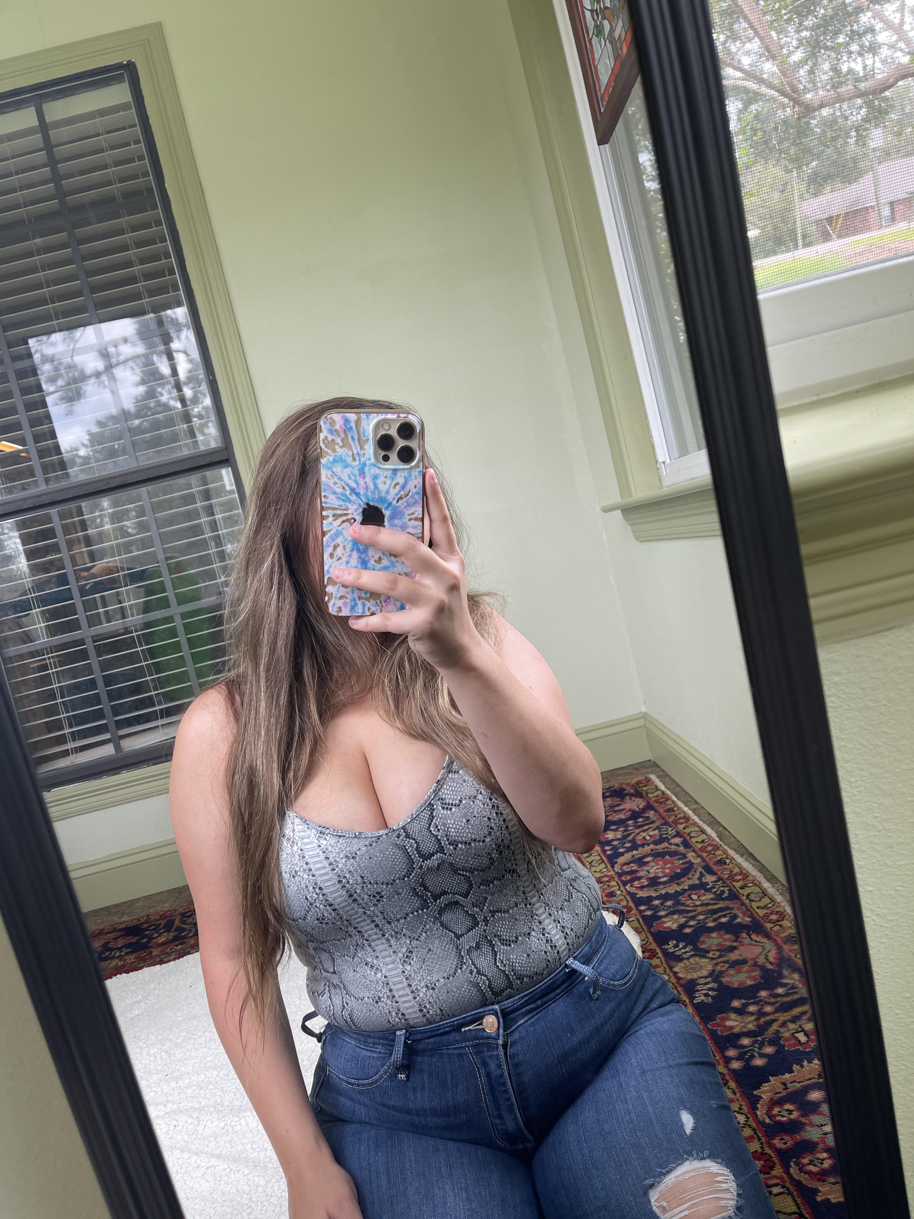 slutty, milky milf at your service | Scrolller