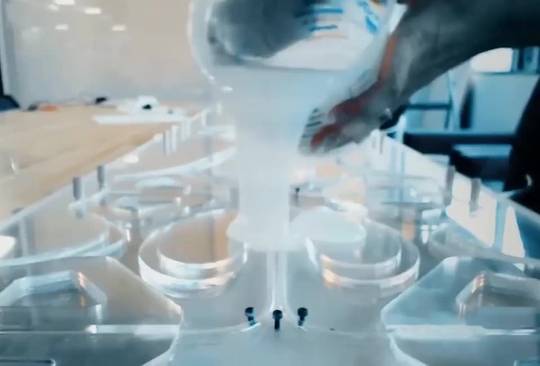 Auto-grabbing bed to hold patients in zero gravity | Scrolller