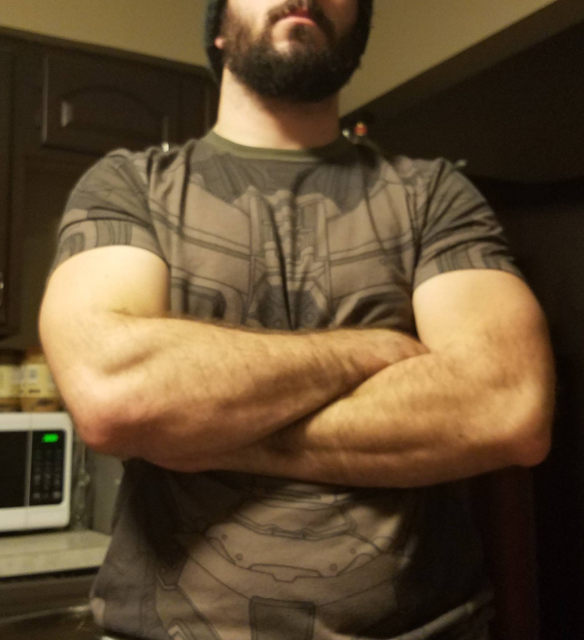 I like my folded arm look.. 🙄 | Scrolller