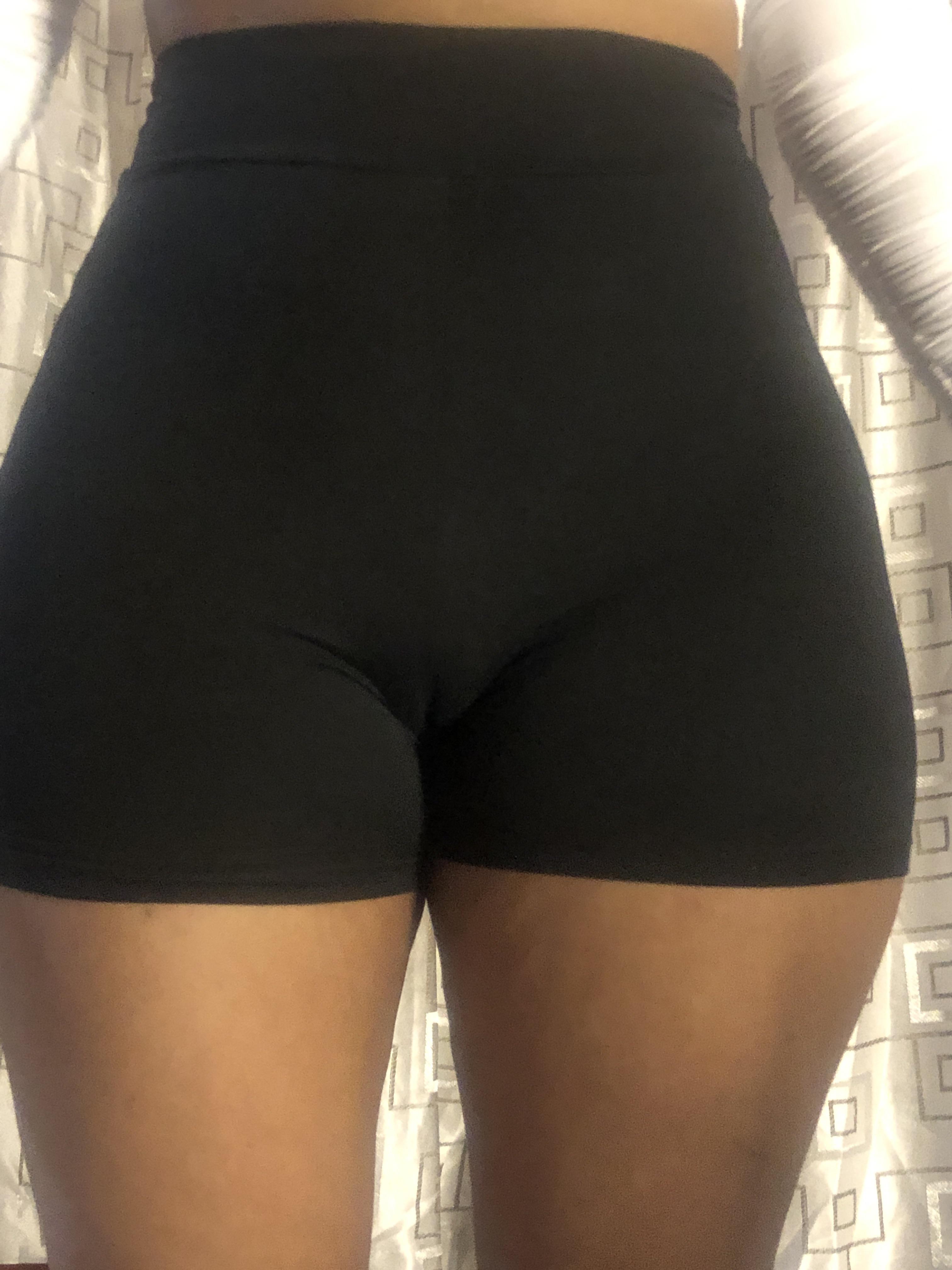 I like my kisses down low | Scrolller