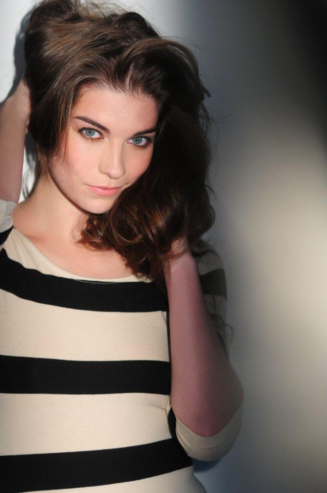 I’ll be thinking about Annie Murphy in the shower this morning 😉 | Scrolller