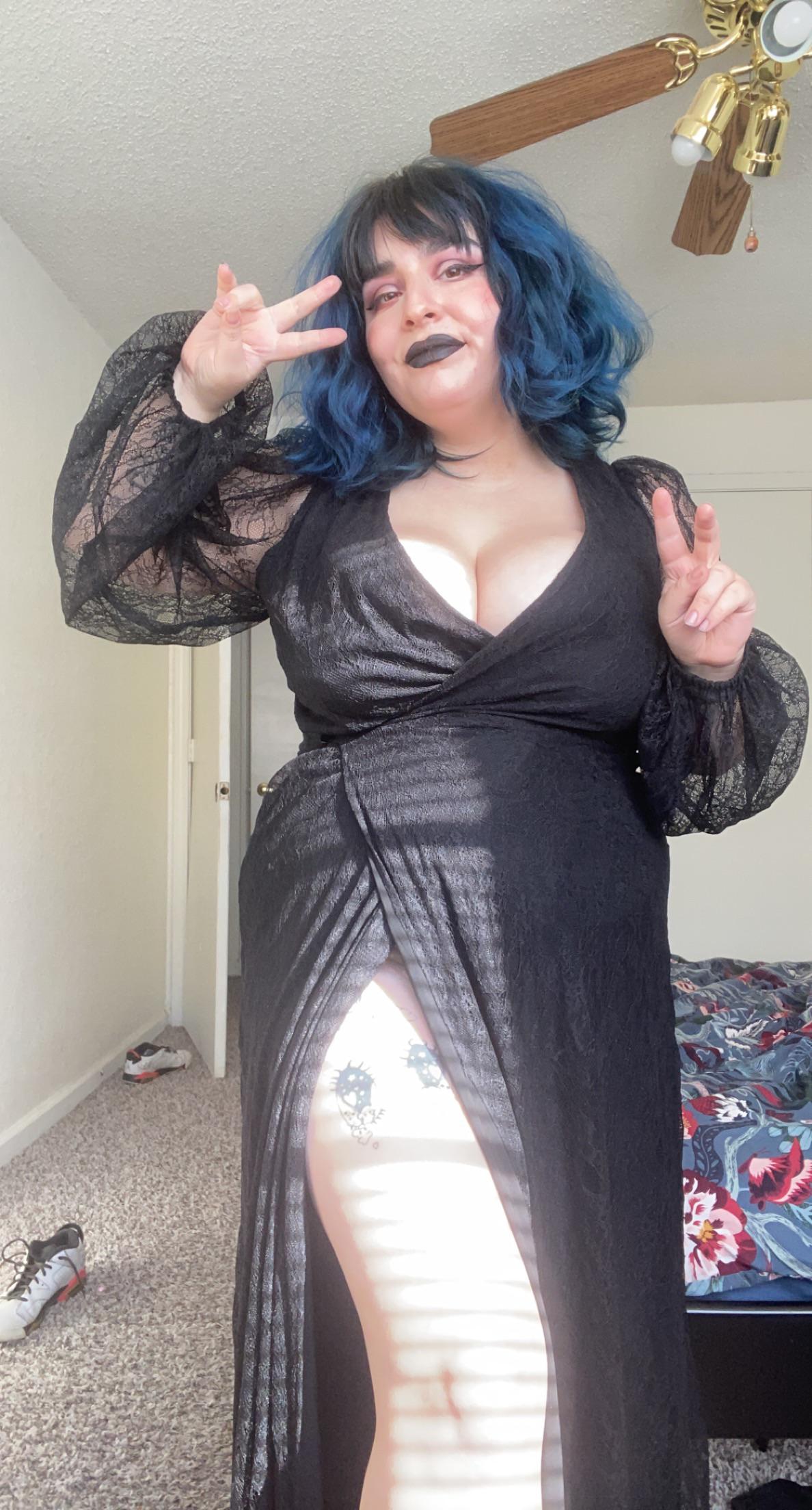 I look like a cool goth stepmom 😂 | Scrolller